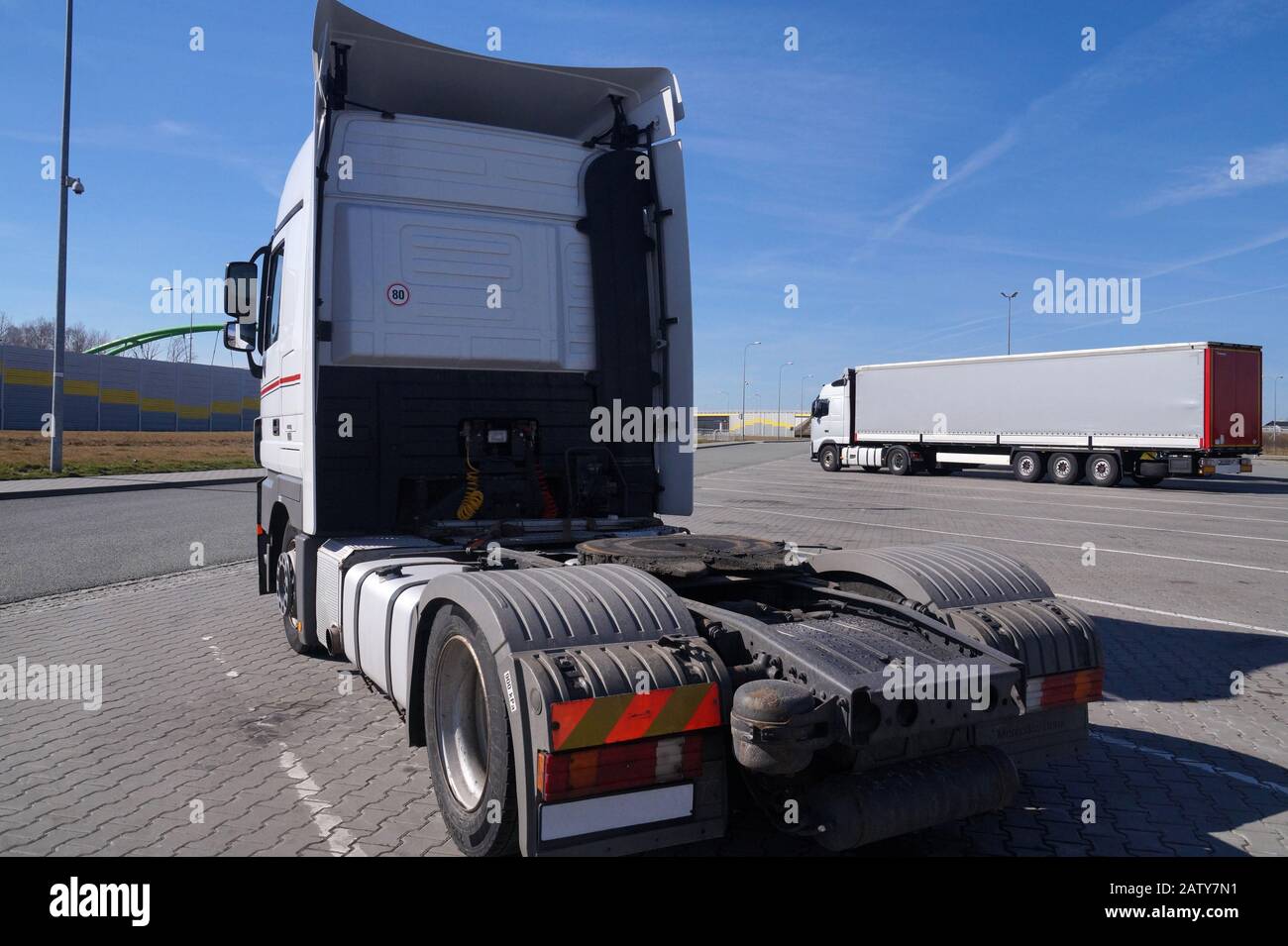 Semi trailer trucks hi-res stock photography and images - Alamy