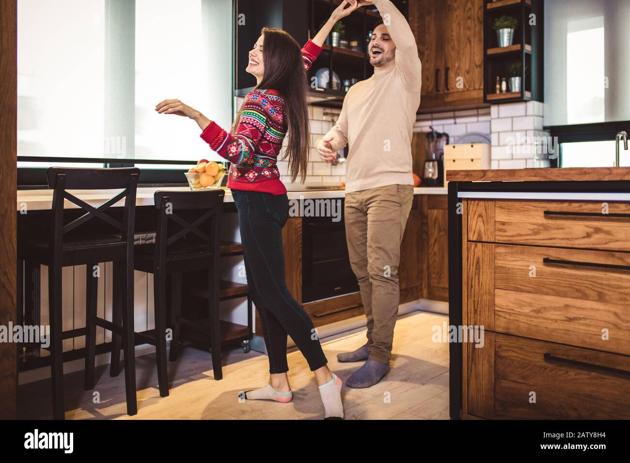 Couple dancing in kitchen hi-res stock photography and images - Alamy