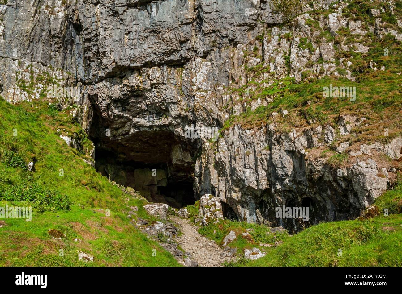 Langcliffe and yorkshire and cave hi-res stock photography and images ...