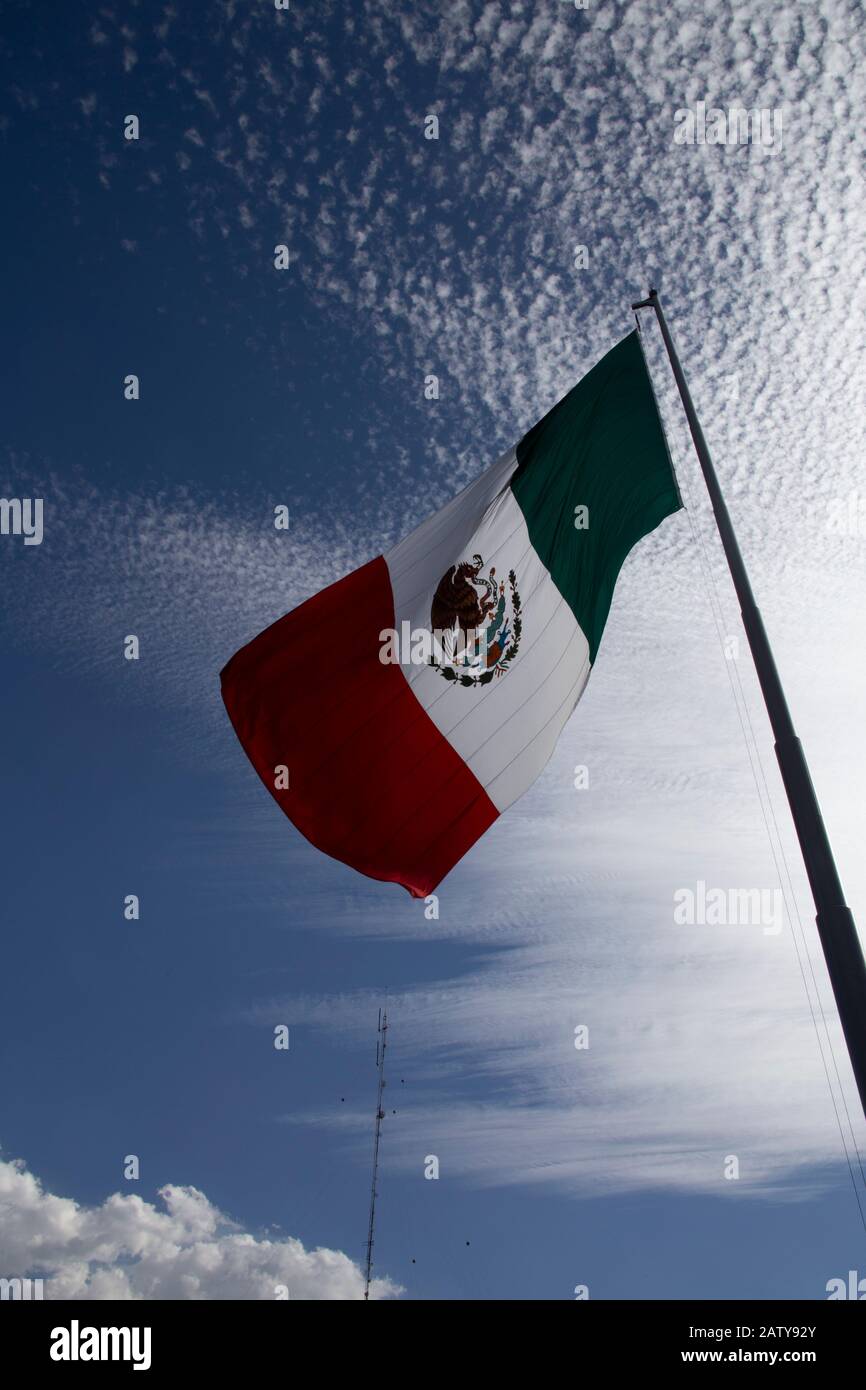 Mexican flag flying hi-res stock photography and images - Alamy
