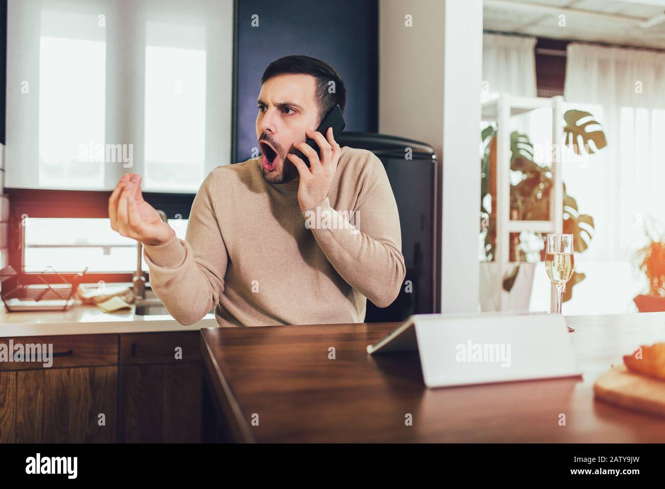 Angry man yelling hi-res stock photography and images - Alamy