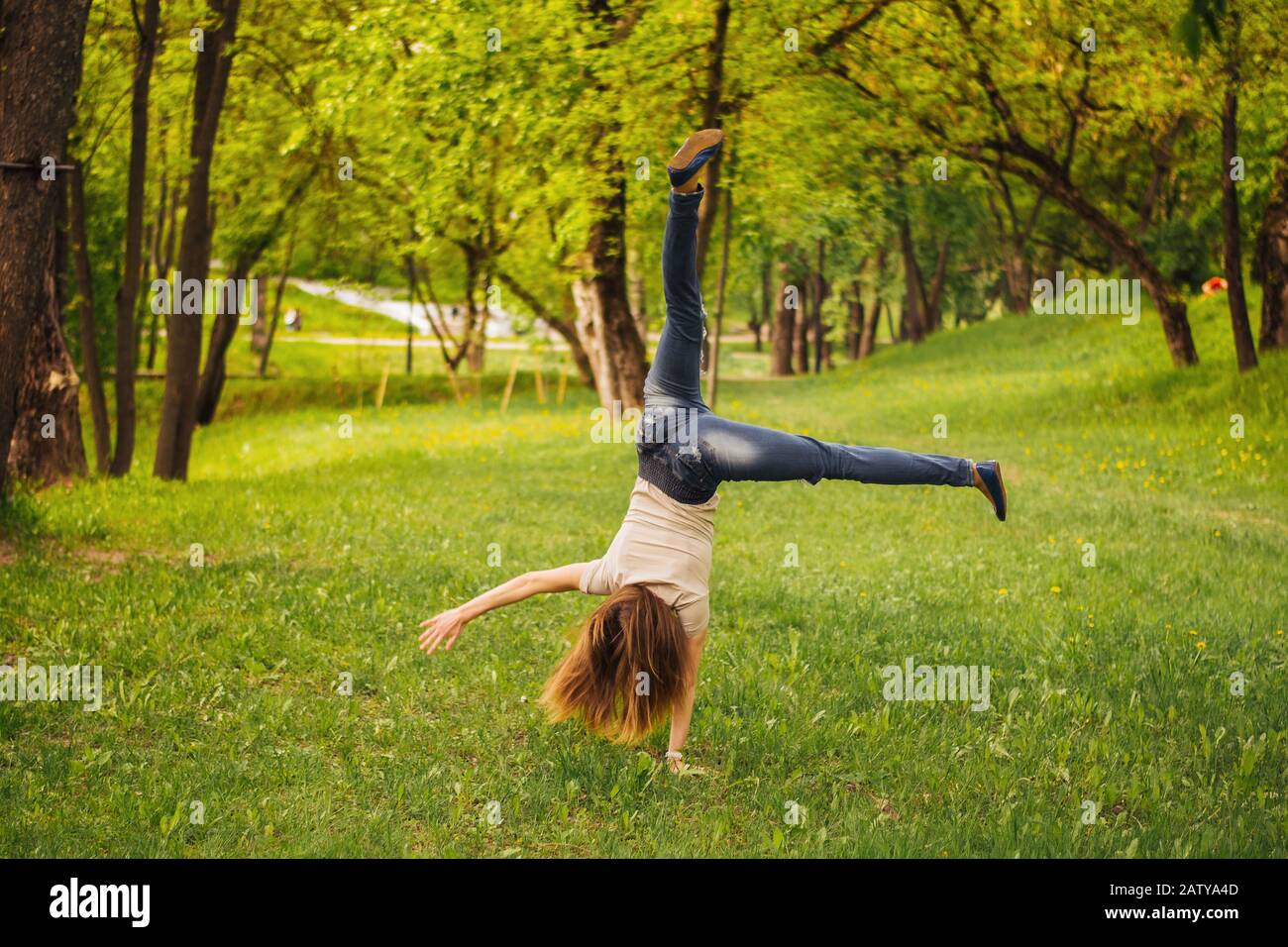 Acrobatic pose hi-res stock photography and images - Alamy