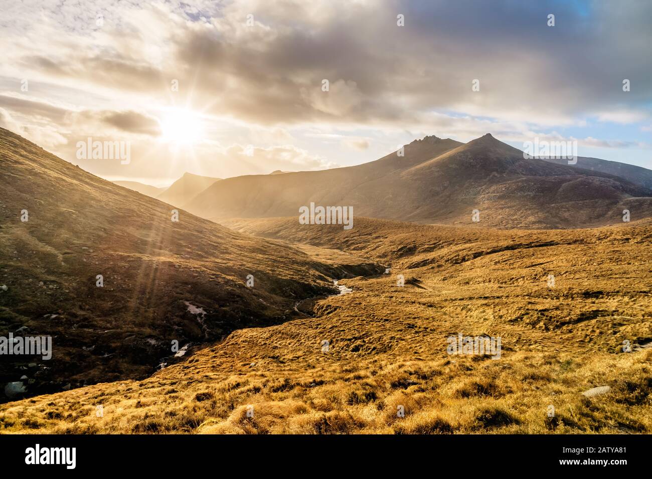 Dramatic sunset with sunrays in beautiful autumn coloured valley with ...