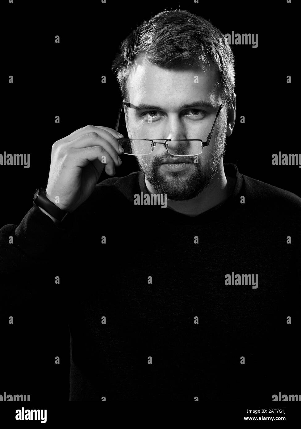 Black and white portrait of an interested man with glasses Stock Photo ...