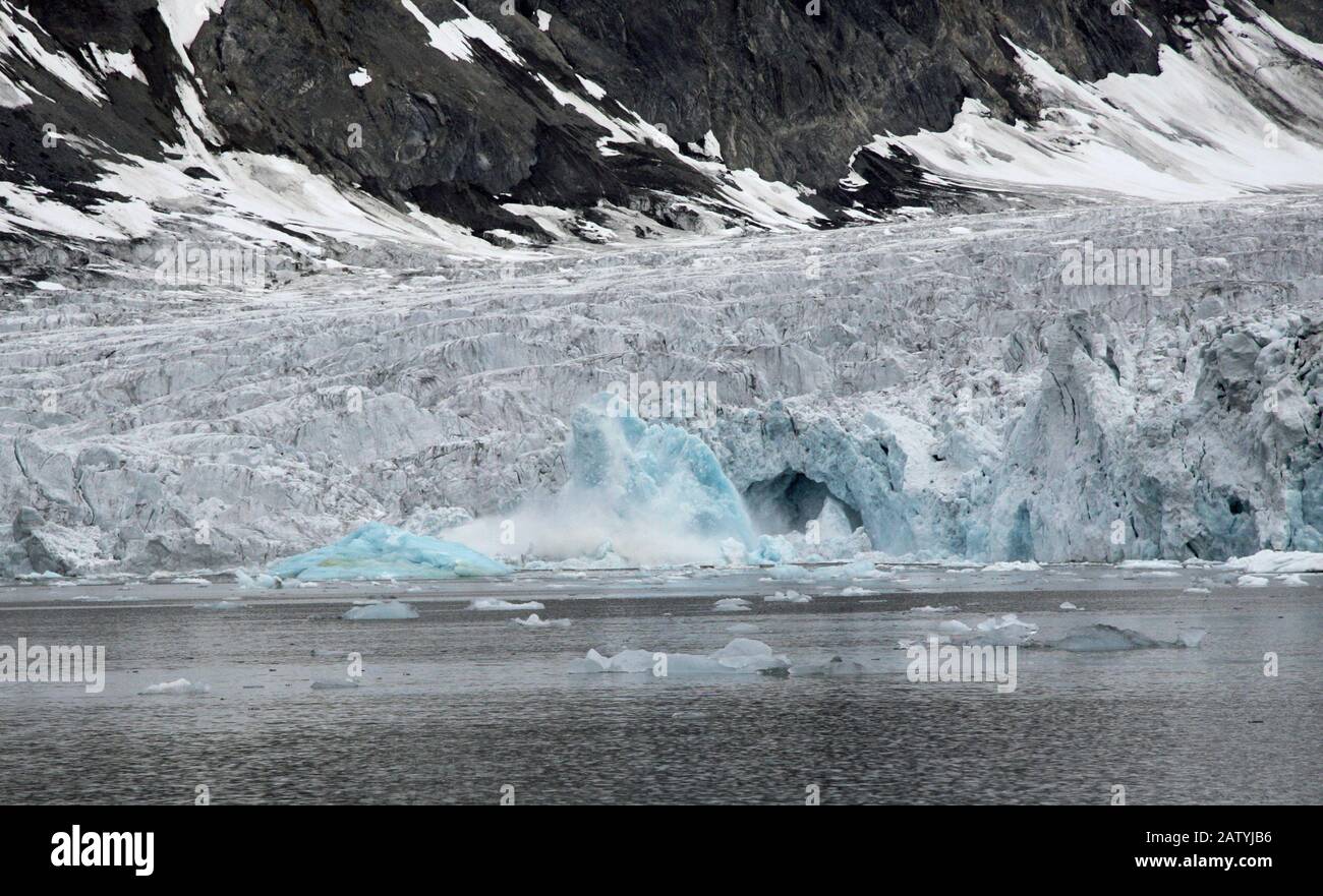 Ice melting sequence hi-res stock photography and images - Alamy