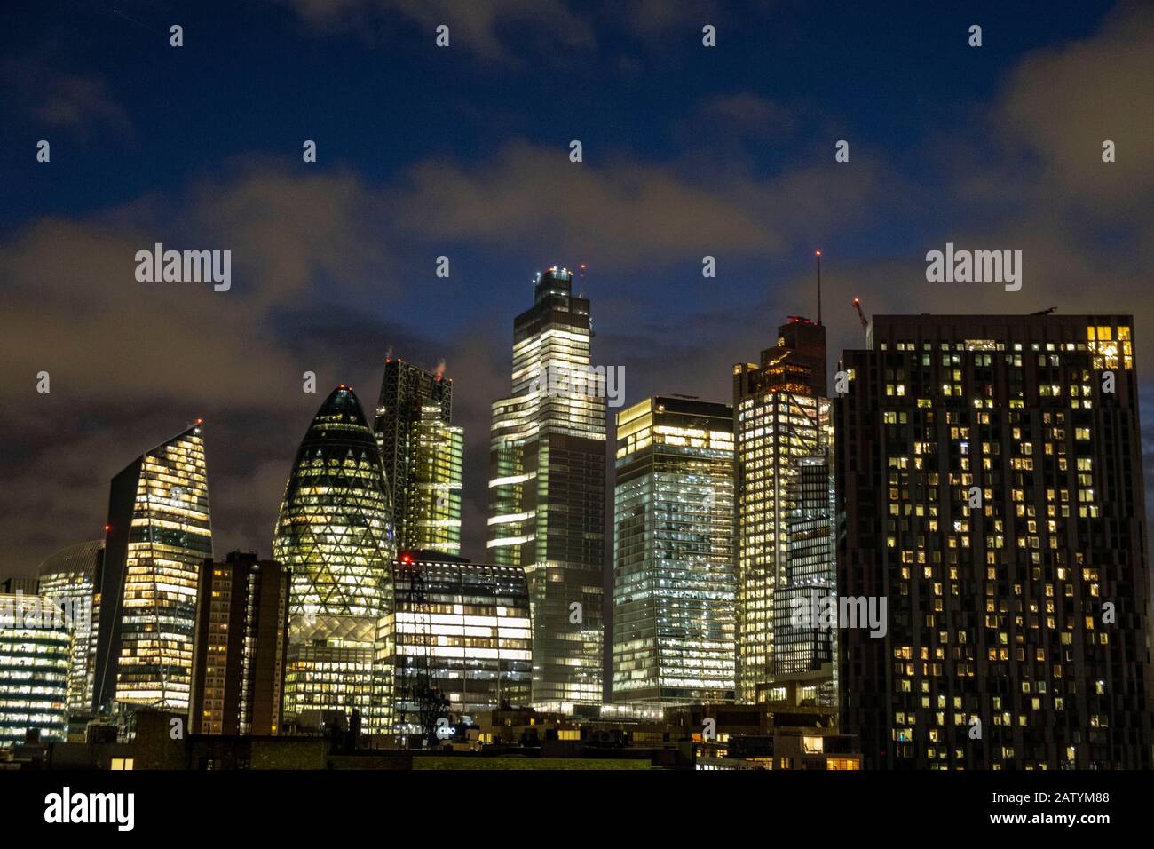 Urban nightime london hi-res stock photography and images - Alamy