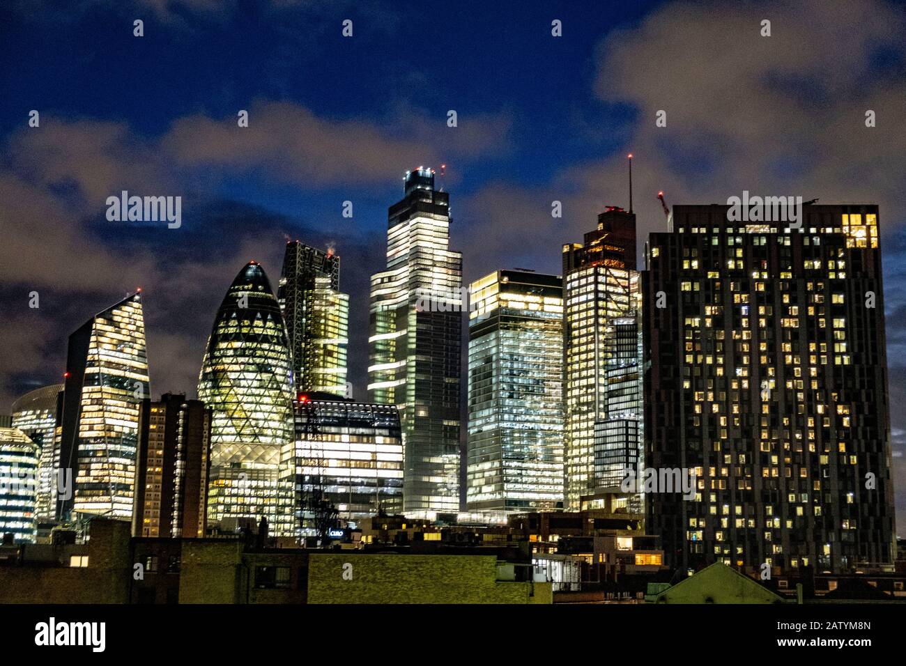 London city night buildings hi-res stock photography and images - Alamy