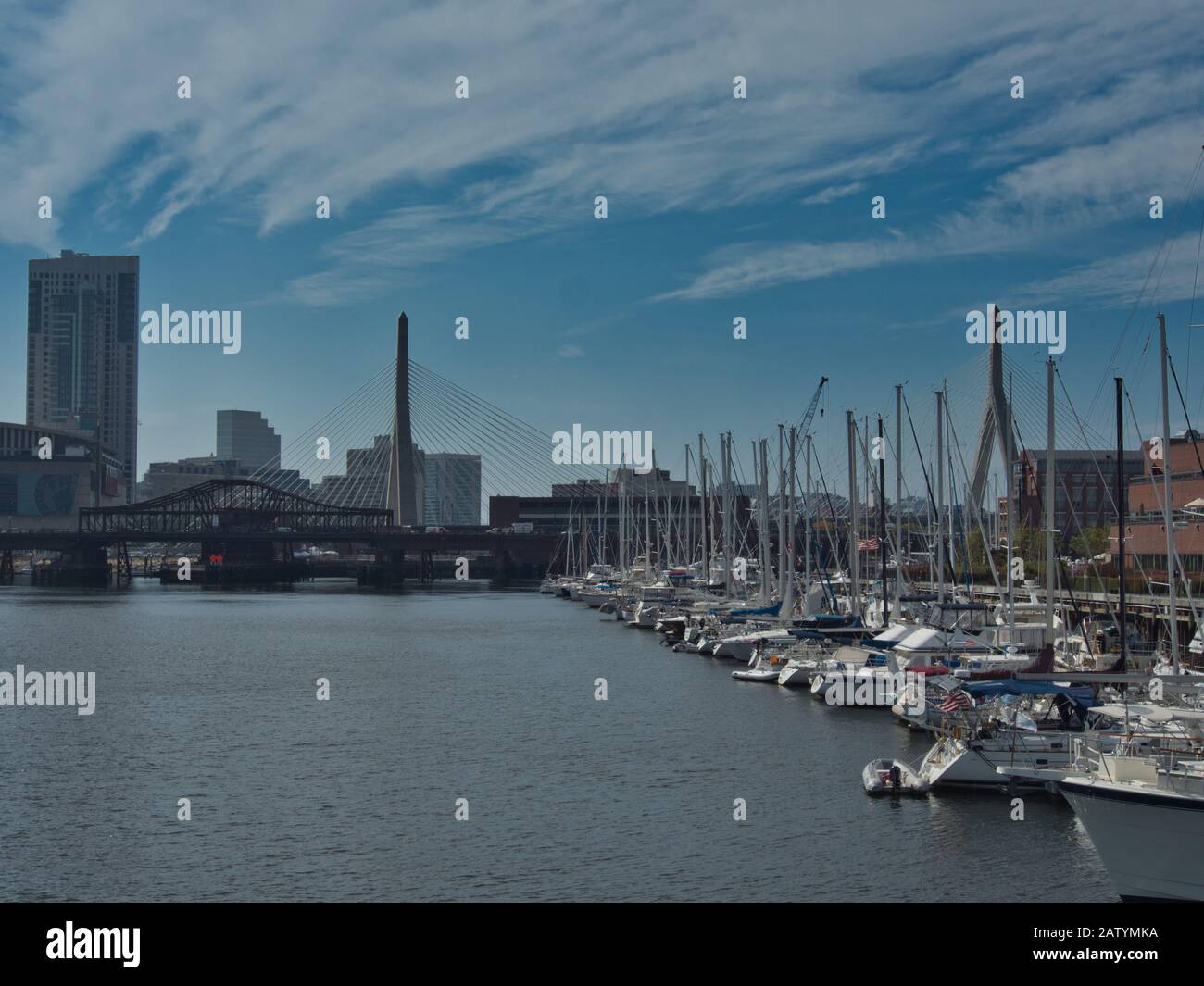 Skyline over water hi-res stock photography and images - Alamy
