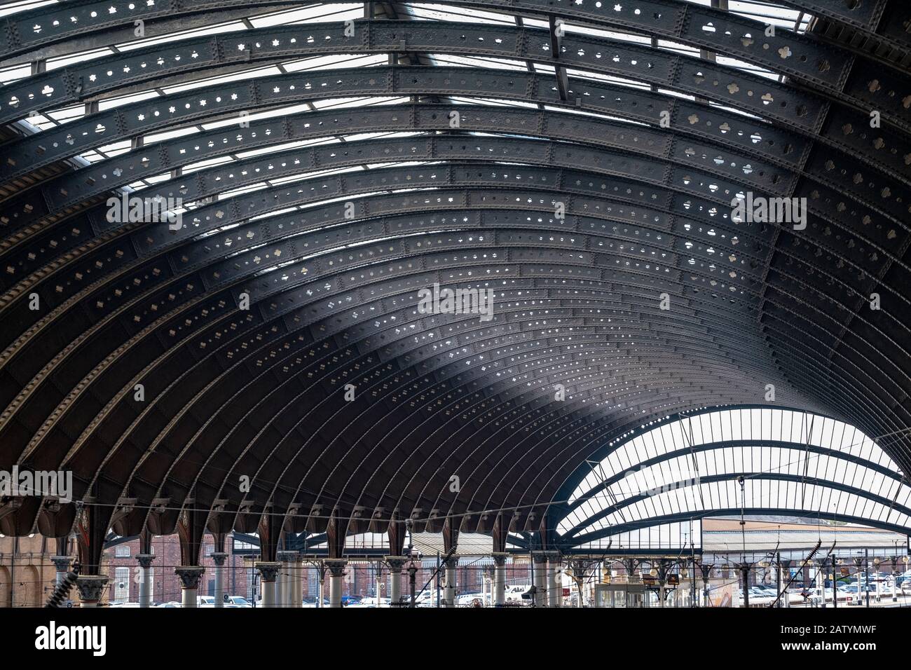 York railway station hi-res stock photography and images - Alamy