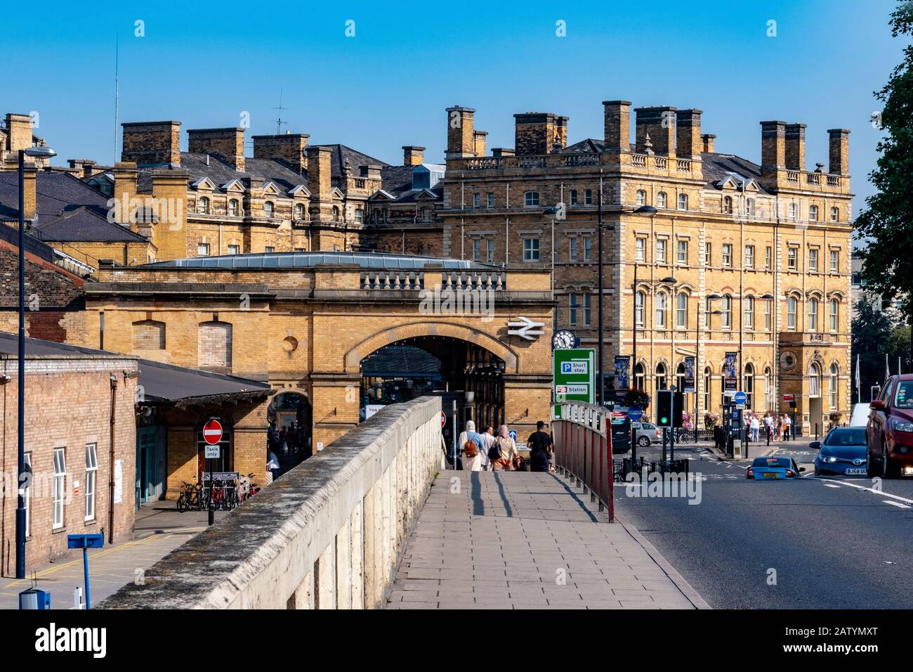 York railway station hi-res stock photography and images - Alamy