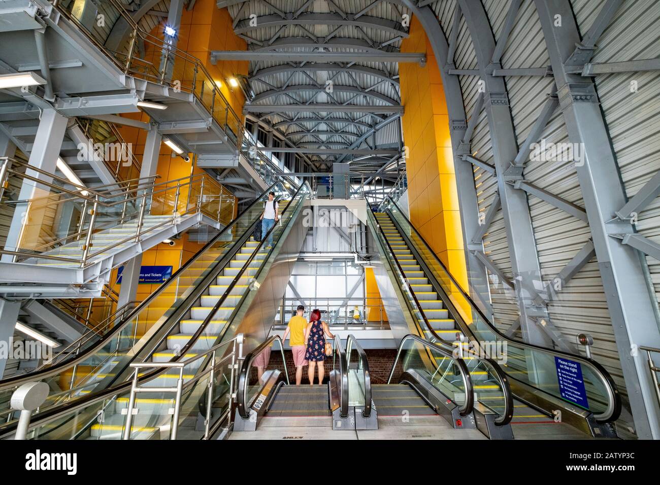 Leeds train station hi-res stock photography and images - Alamy