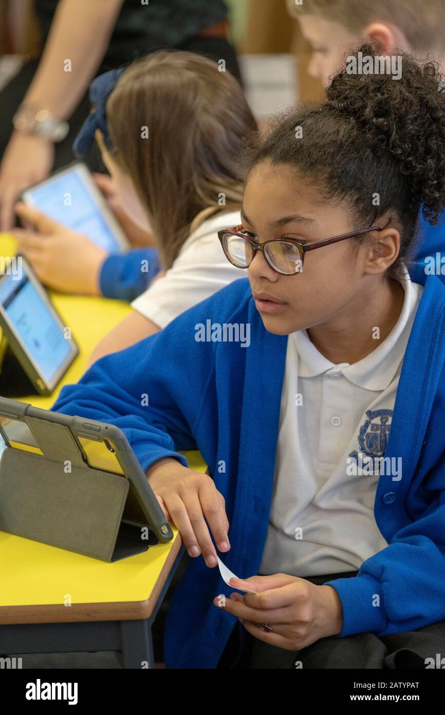 Primary school classroom scotland hi-res stock photography and images ...