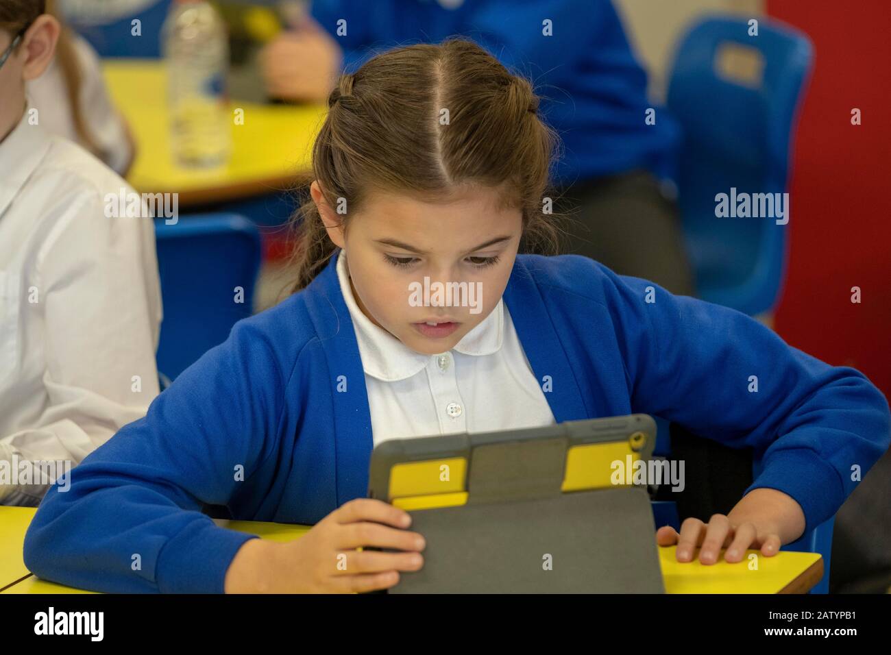 Primary School Children learning on-line Stock Photo - Alamy