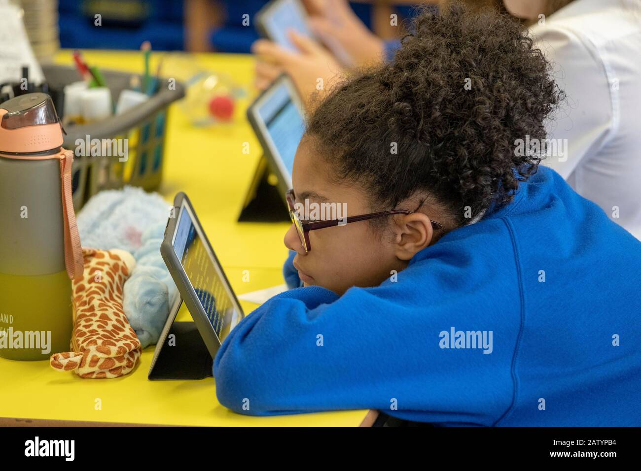 School children uk hi-res stock photography and images - Alamy
