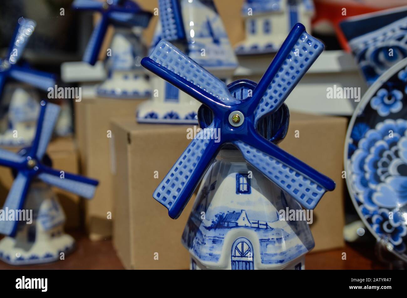 Blue delft porcelain windmill hi-res stock photography and images - Alamy