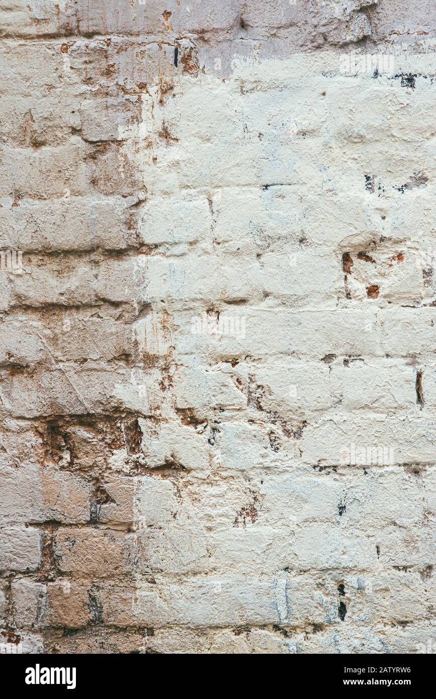 Ruined brick wall hi-res stock photography and images - Alamy