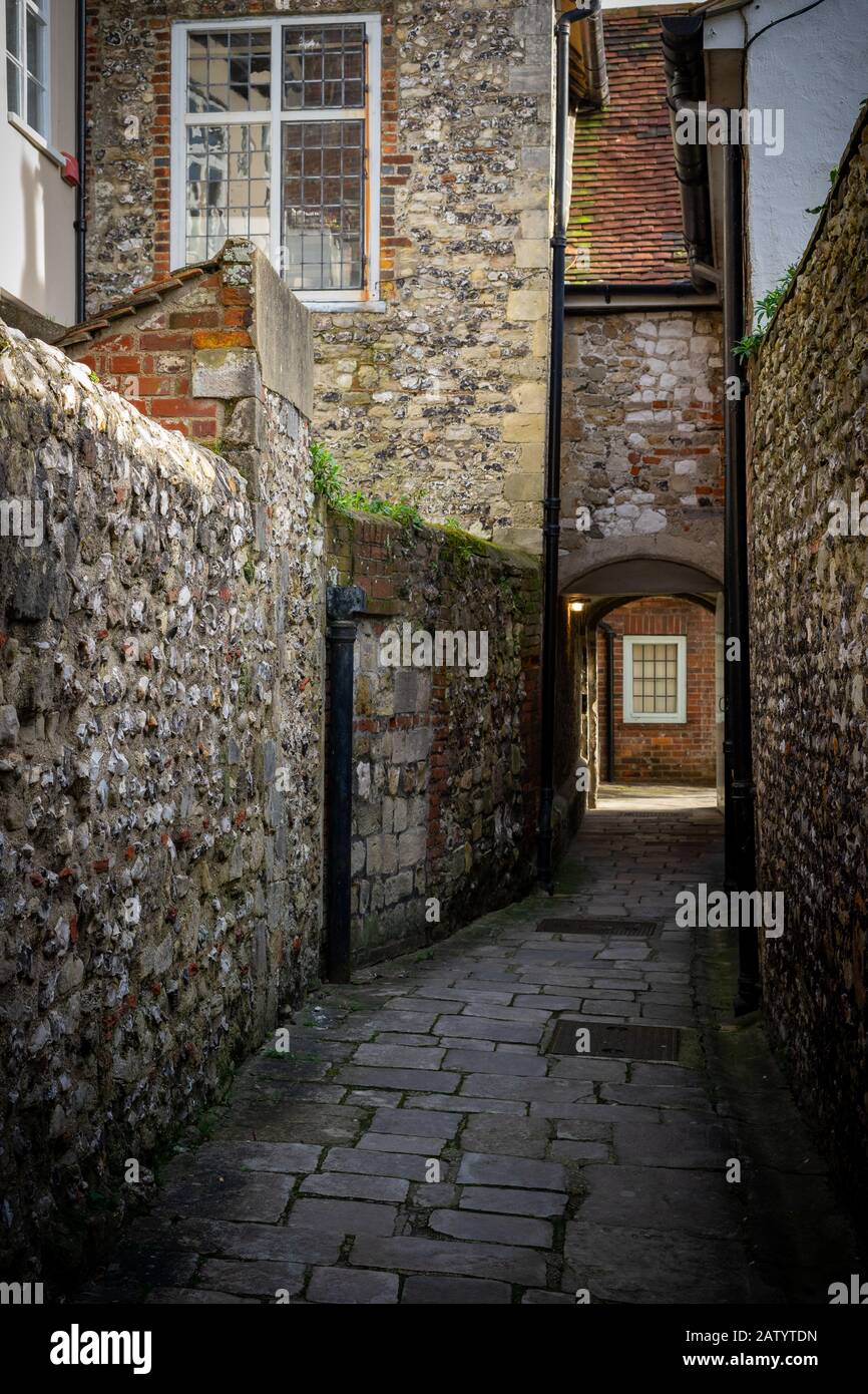 Back alleyway hi-res stock photography and images - Alamy