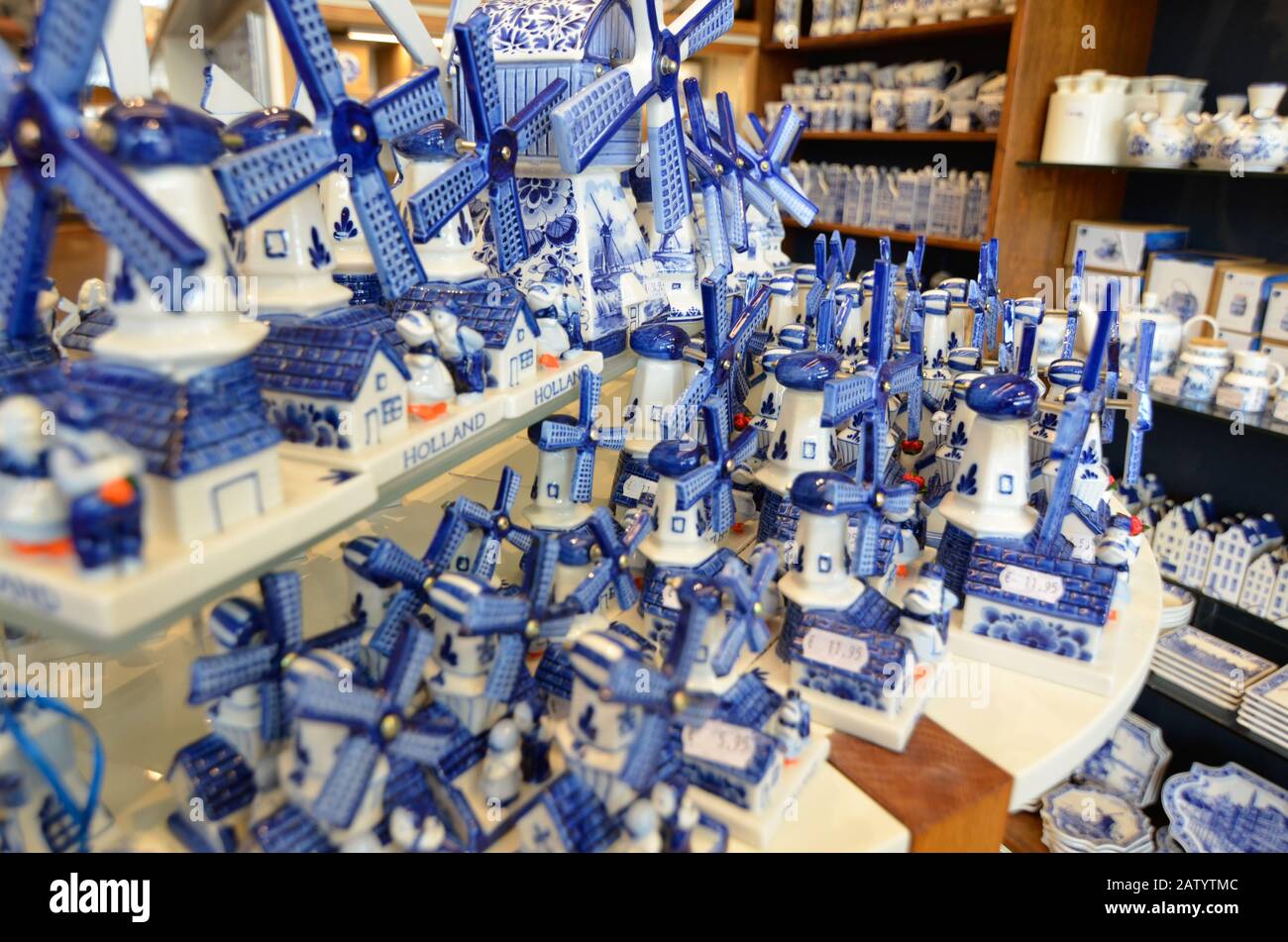 Blue delft porcelain windmill hi-res stock photography and images - Alamy