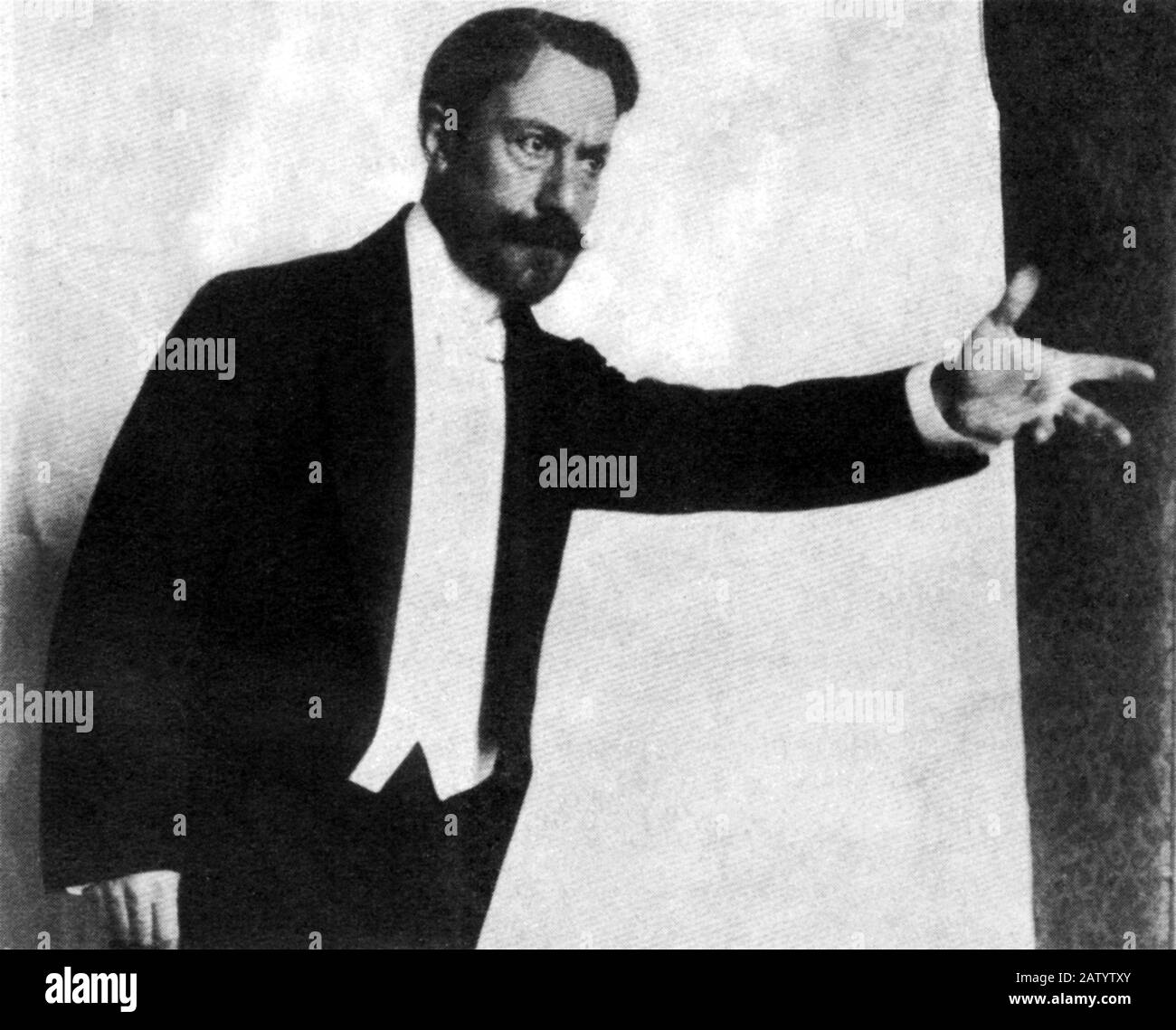 1911 , Rome , ITALY : The italian poet CESARE PASCARELLA ( 1858 - 1940 ...