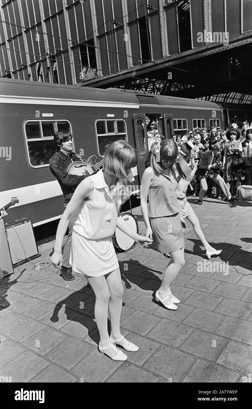 Happening 1960s hi-res stock photography and images - Alamy