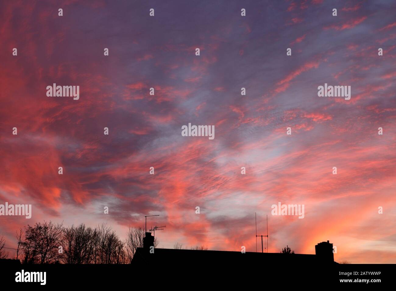 Dramatic red sky uk hi-res stock photography and images - Alamy