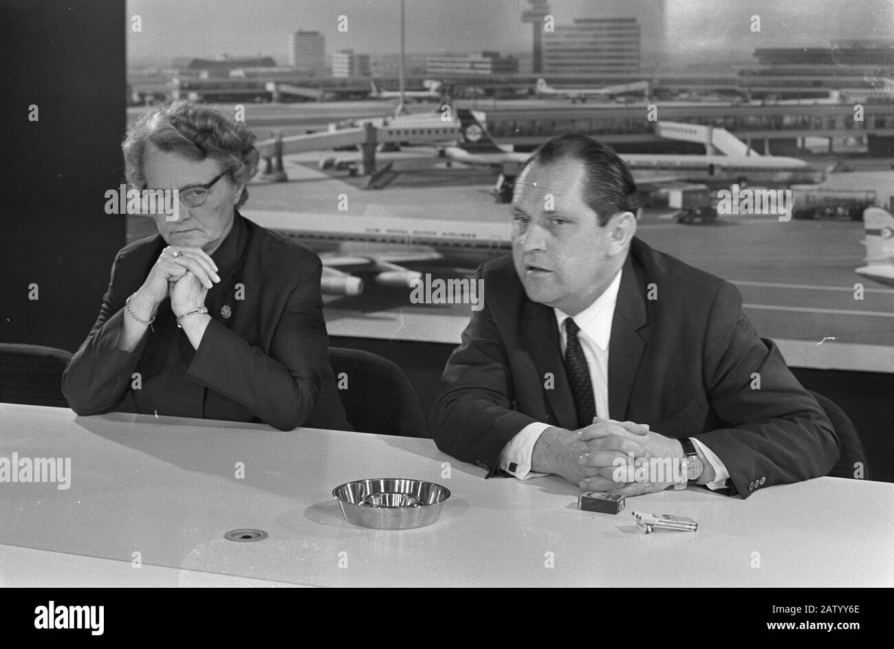 Right lardinois hi-res stock photography and images - Alamy