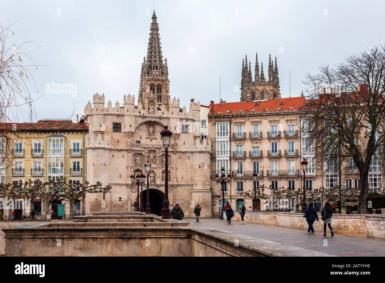 Catedral, Puente y Puerta de Santa María. Burgos. Castilla León. España ...