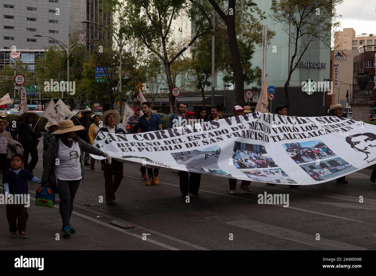 Procesion mexico hi-res stock photography and images - Alamy