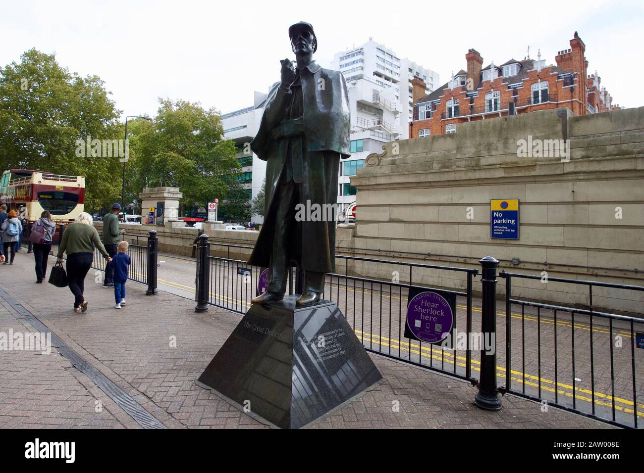 Sherlock Holmes statue, Baker Street, Marylebone, City of Westminster ...