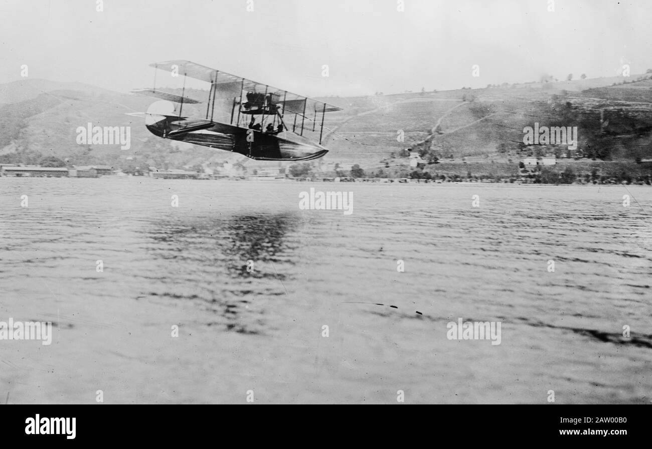 Curtiss flying boat in flight hi-res stock photography and images - Alamy
