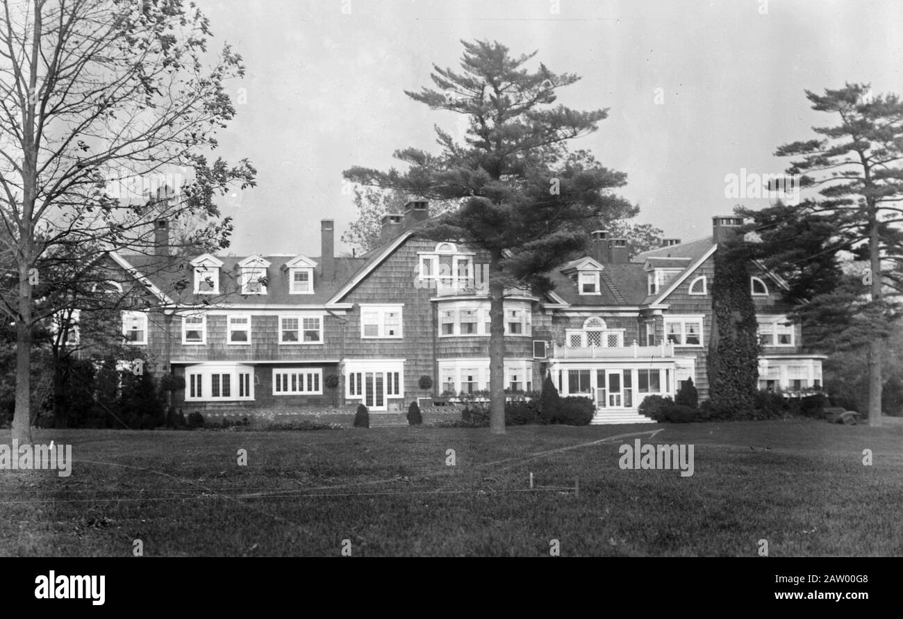 Straight home Black and White Stock Photos & Images - Alamy