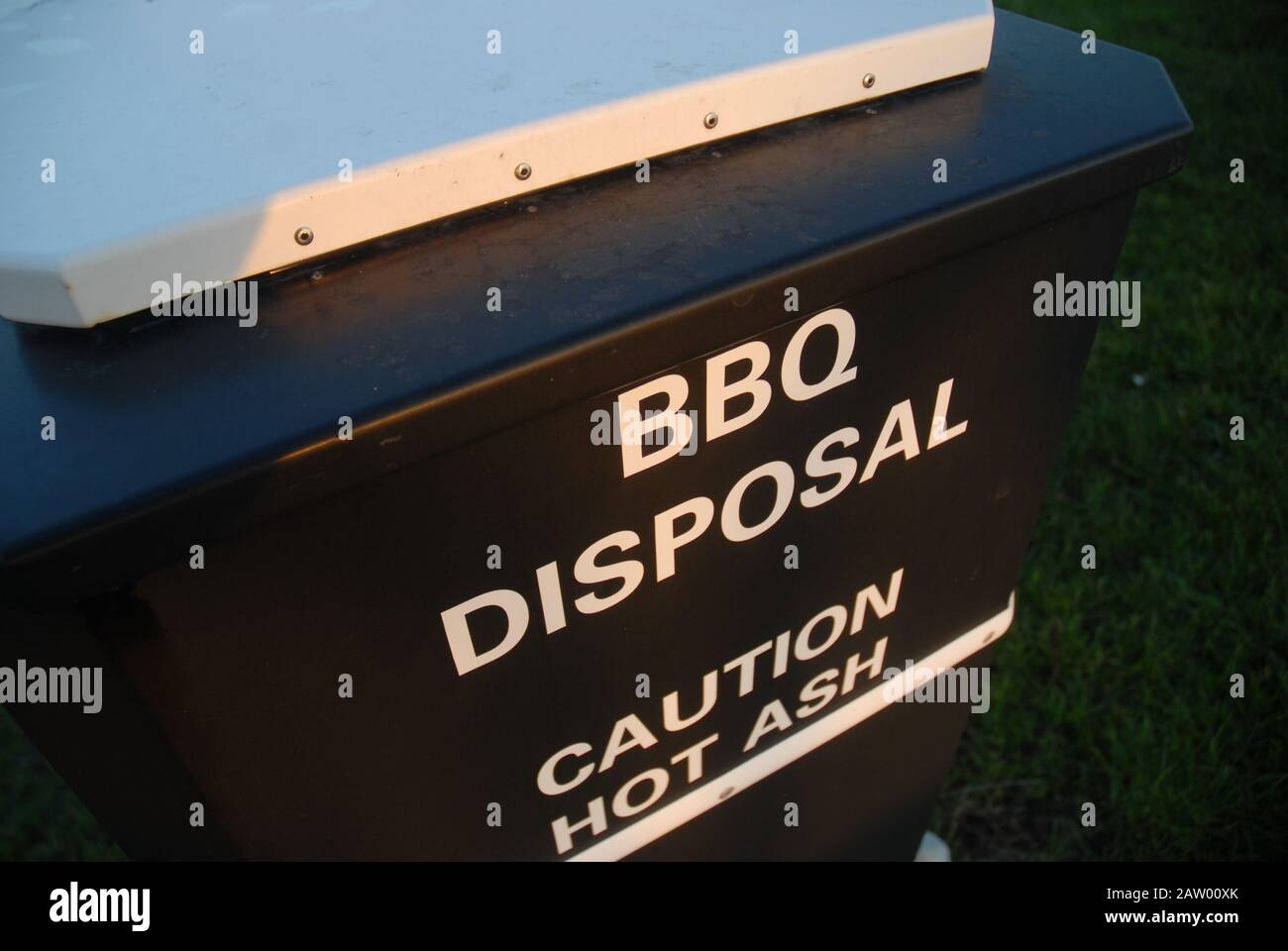 Bbq disposable bin hi-res stock photography and images - Alamy