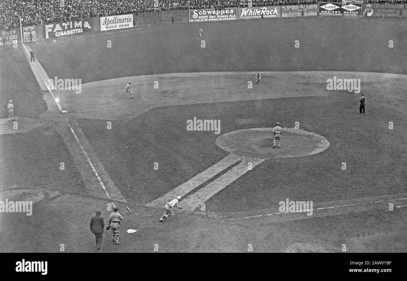 Wally Schang, Philadelphia AL, during 1913 World Series Stock Photo - Alamy
