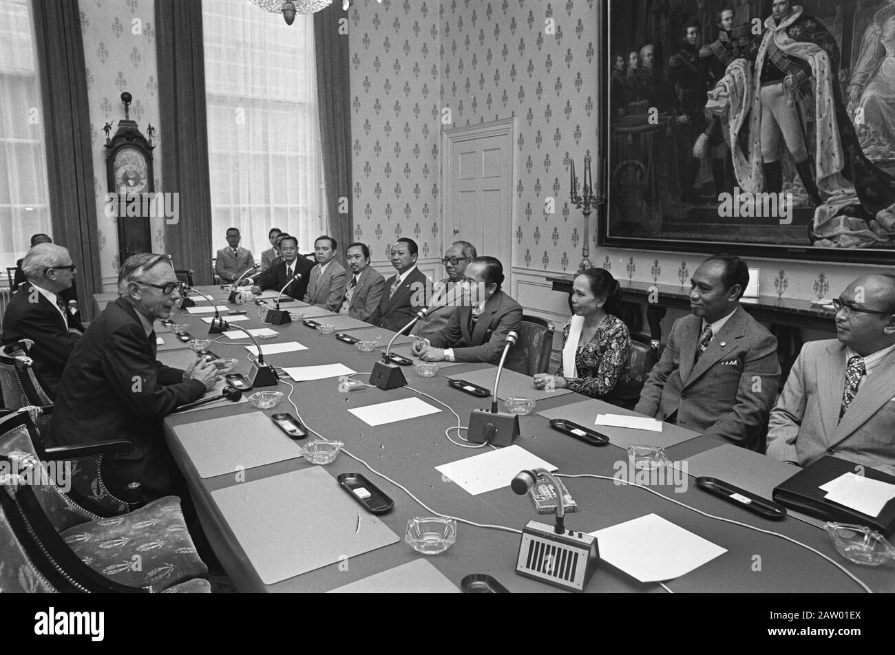 Entire delegation hi-res stock photography and images - Alamy