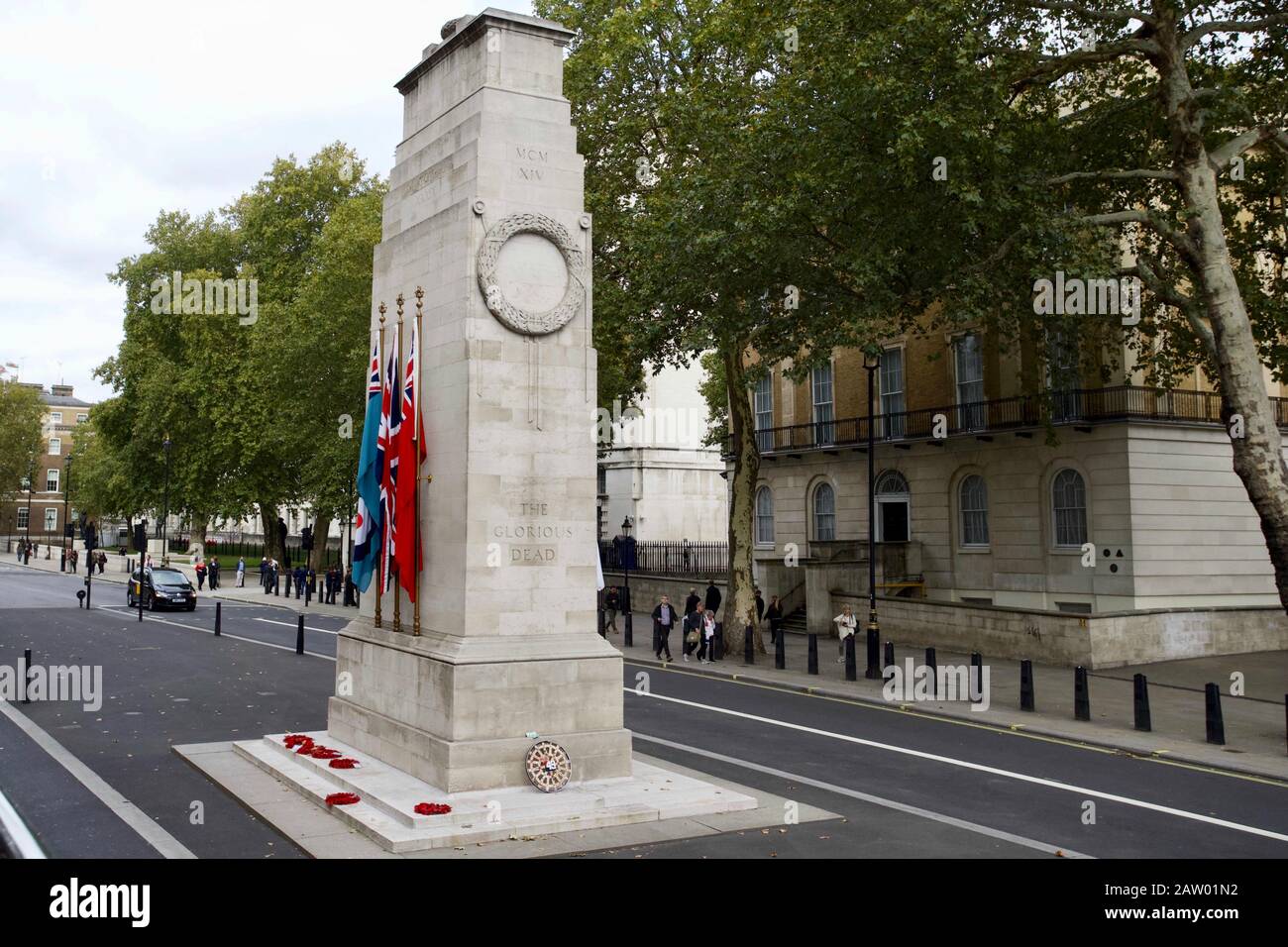 Cenotaph memorial monument flags hi-res stock photography and images ...