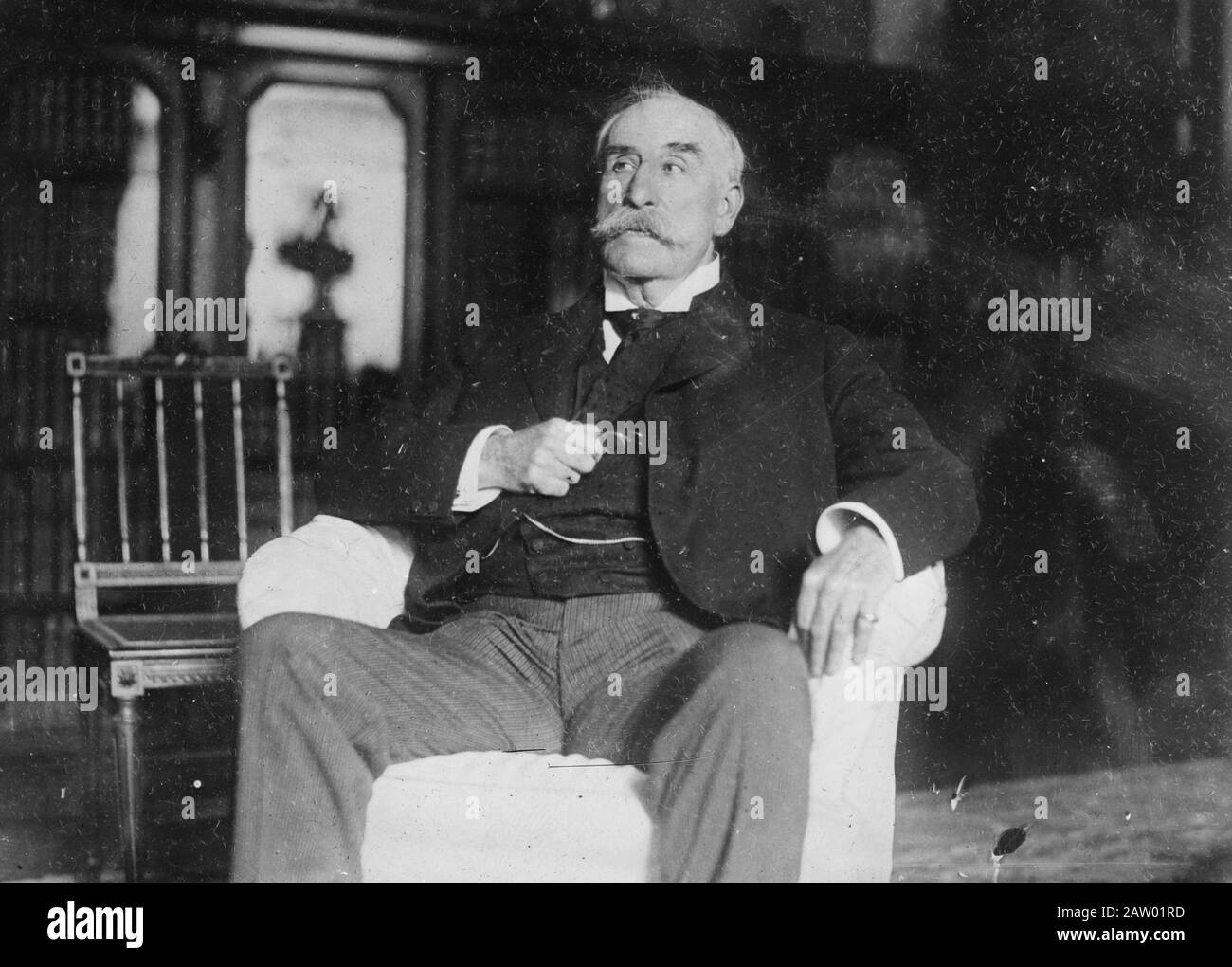 Judge cullen hi-res stock photography and images - Alamy