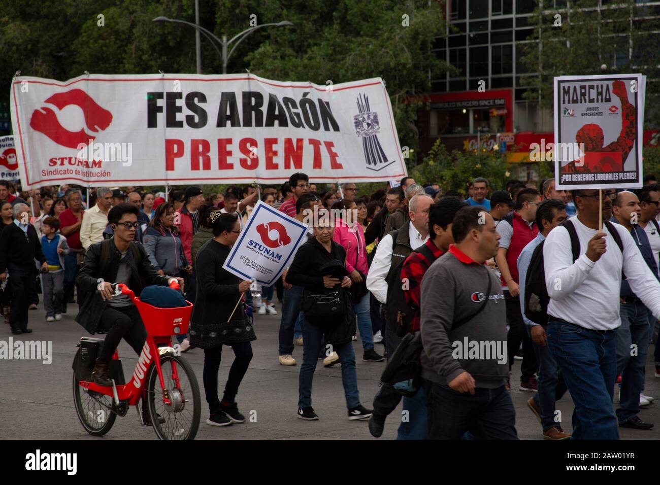 Procesion mexico hi-res stock photography and images - Alamy