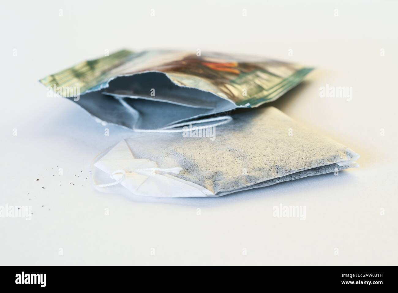 Open tea bag hi-res stock photography and images - Alamy