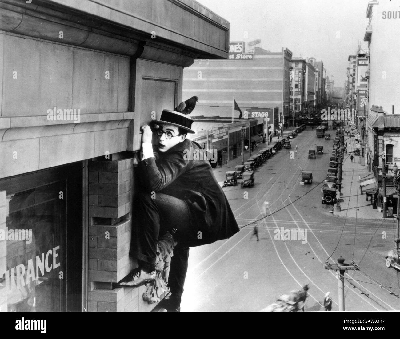 1923 , USA : The american Silent Movie actor HAROLD LLOYD ( 1893 - 1971 ) in " Safety Last ...