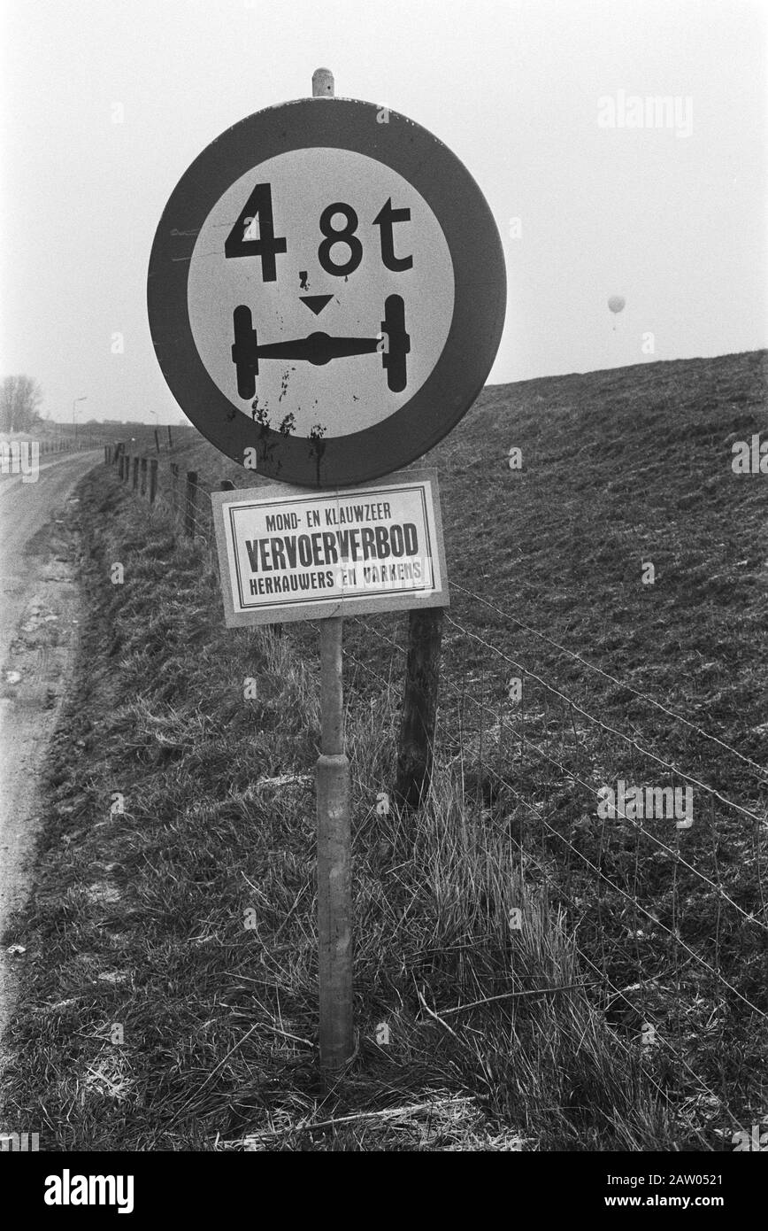 Foot-and-mouth disease in North Holland; sign with livestock movement ...