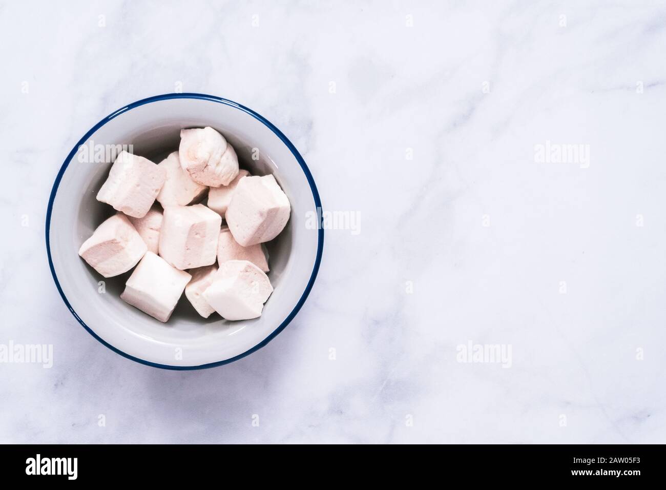 Marshmallow cubes chocolate flavor hot hi-res stock photography and ...