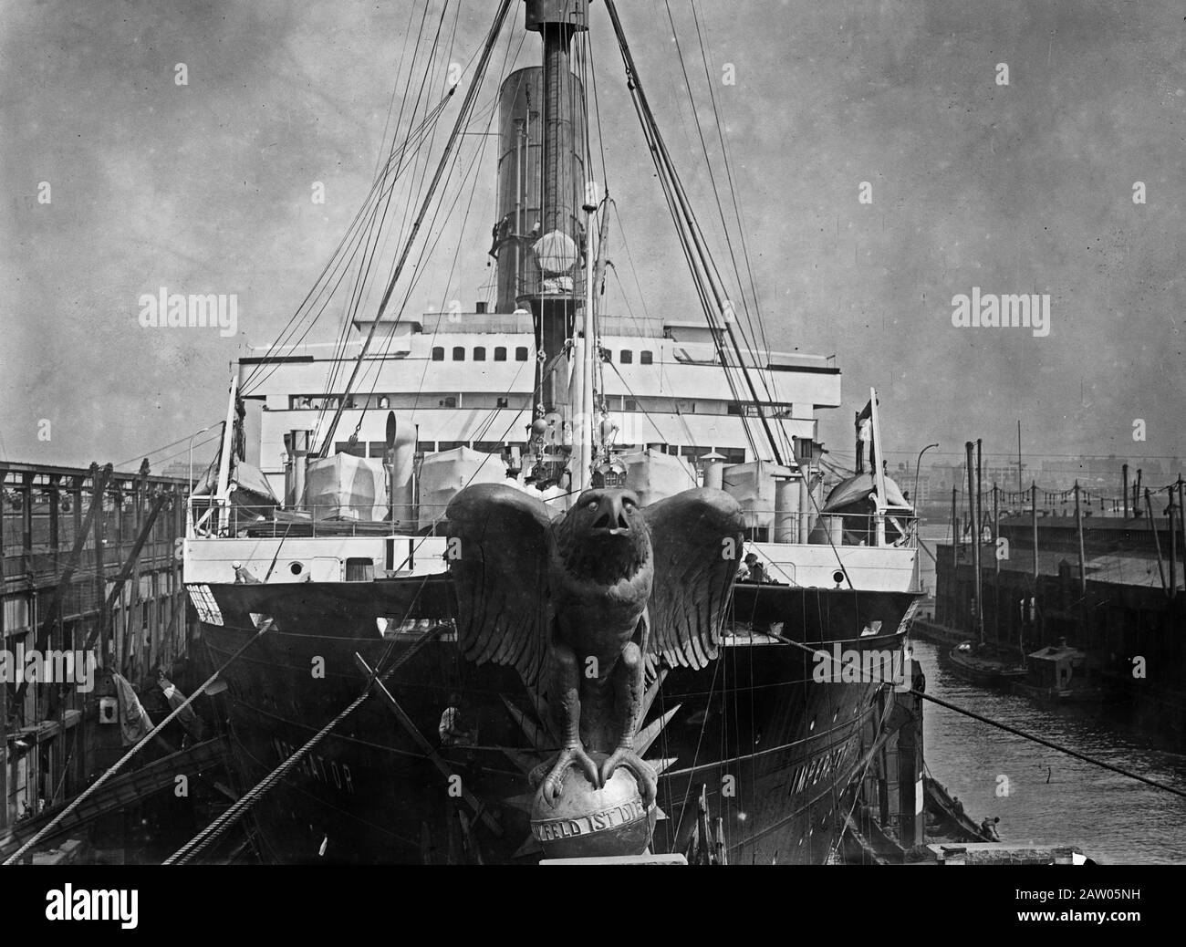 Early 1900s ocean liner hi-res stock photography and images - Alamy