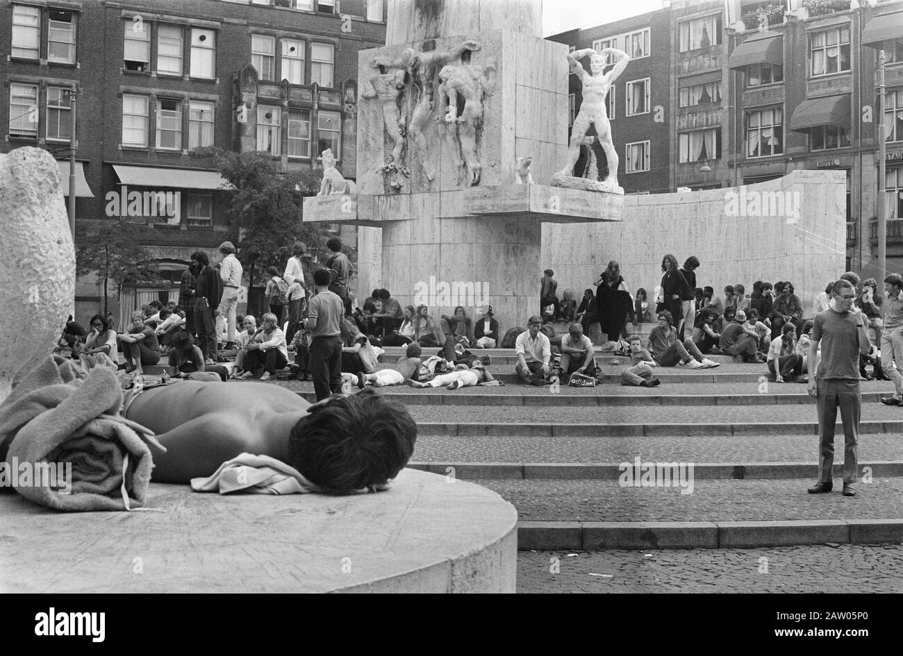 Return of the youngsters on the steps of the National Monument after ...