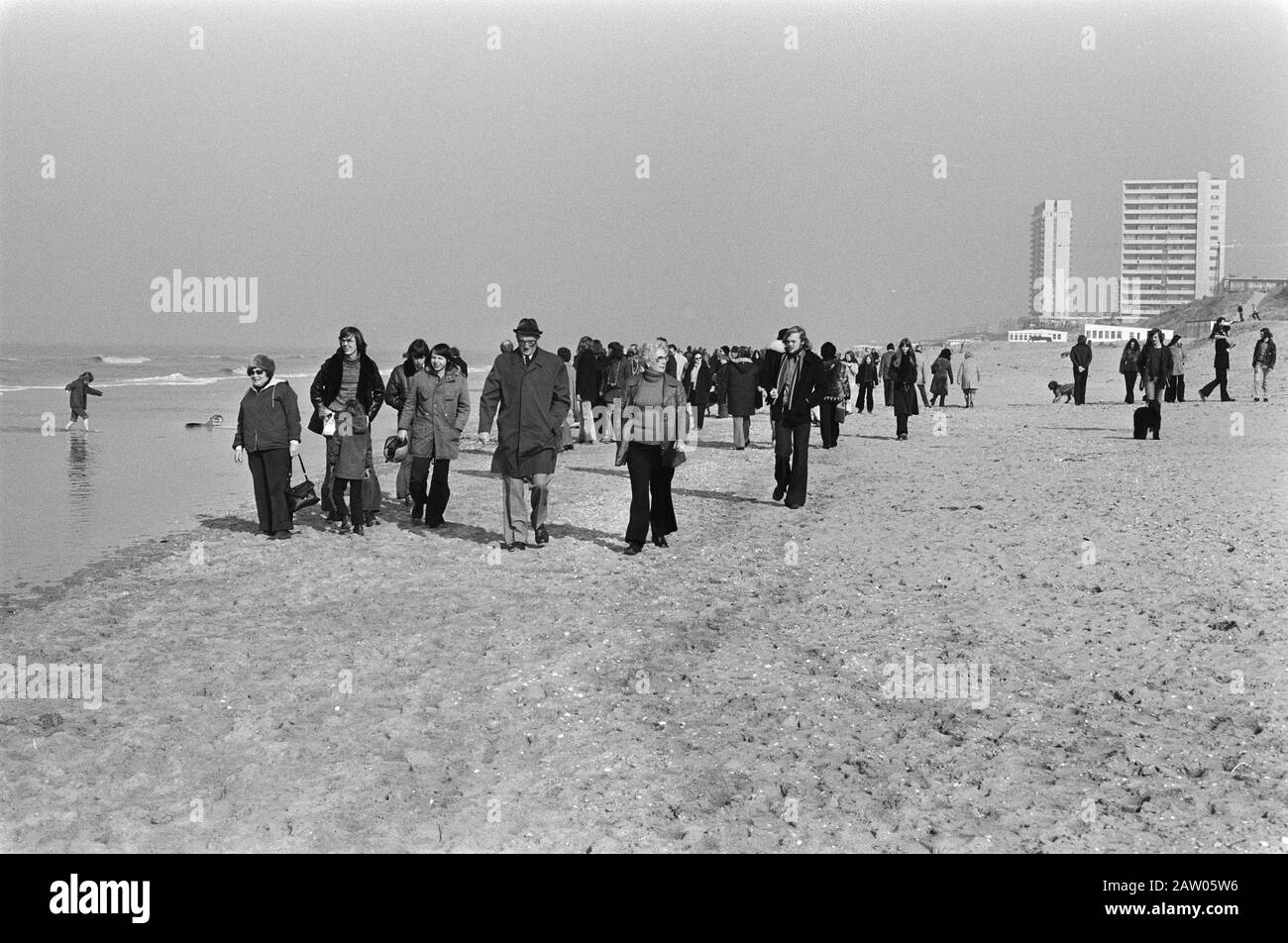 Beautiful weather in Zandvoort; overview on the beach Date: February 23 ...