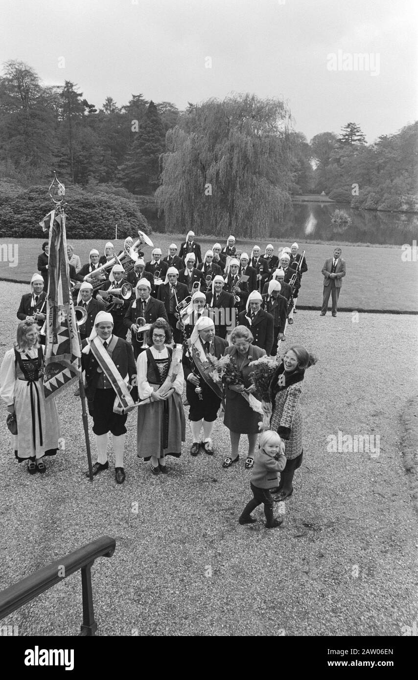 Queen Juliana, Princess Beatrix and Prince Willem Alexander listen to ...