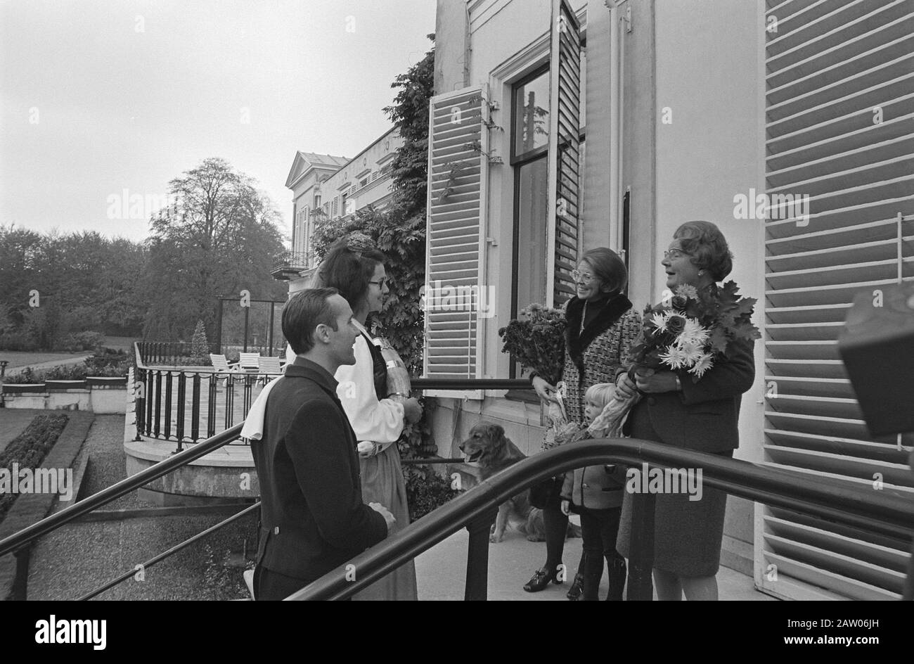 Queen Juliana, Princess Beatrix and Prince Willem Alexander listen to ...