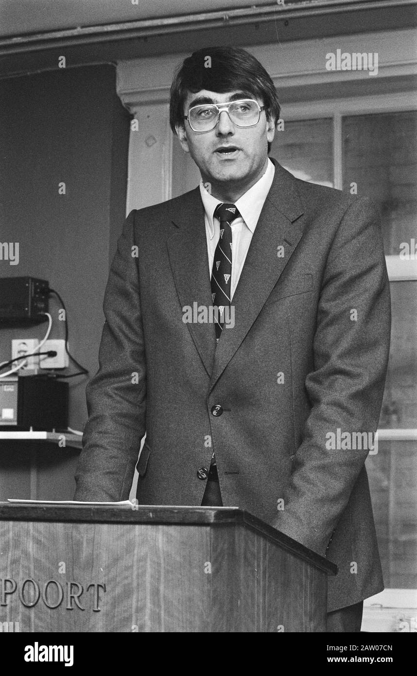 Mr. R.I. J. Toet, president of the Foundation Sigarettenindustrie ...