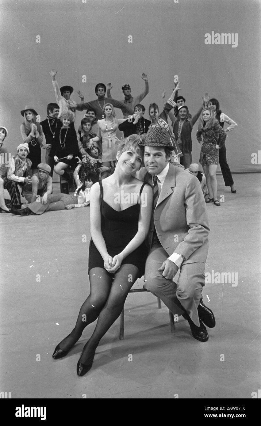 Musical Sweet Charity Jasperina de Jong and Jacco van Renesse with ...