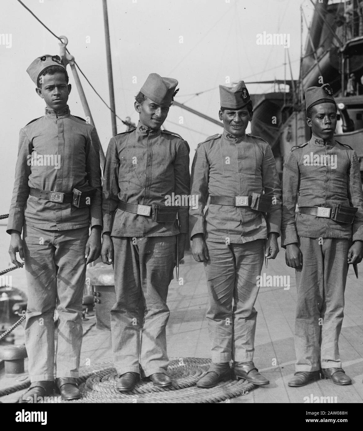 Early 1900s sailors hi-res stock photography and images - Alamy