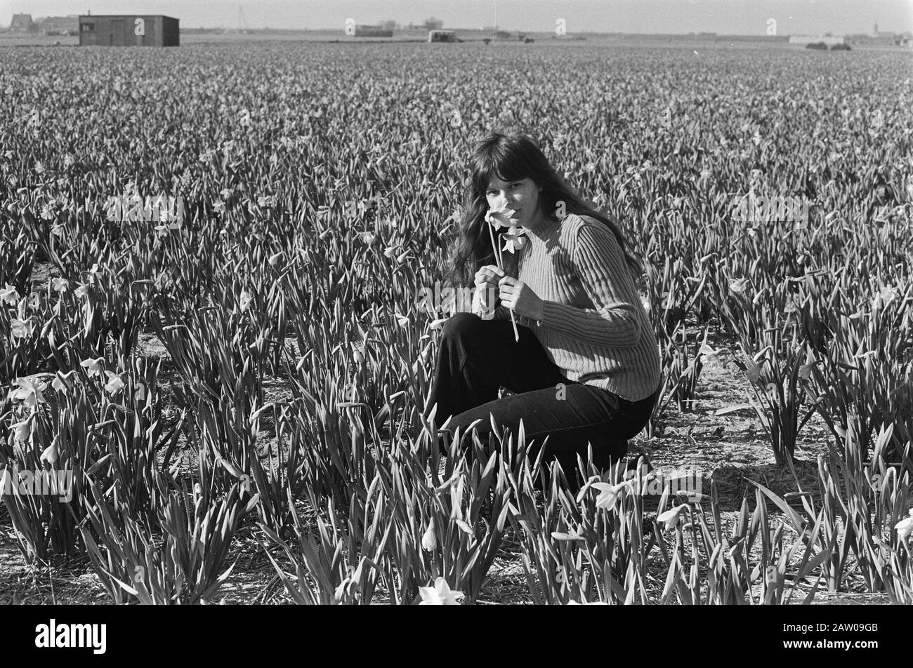 Girls among flowers hi-res stock photography and images - Alamy